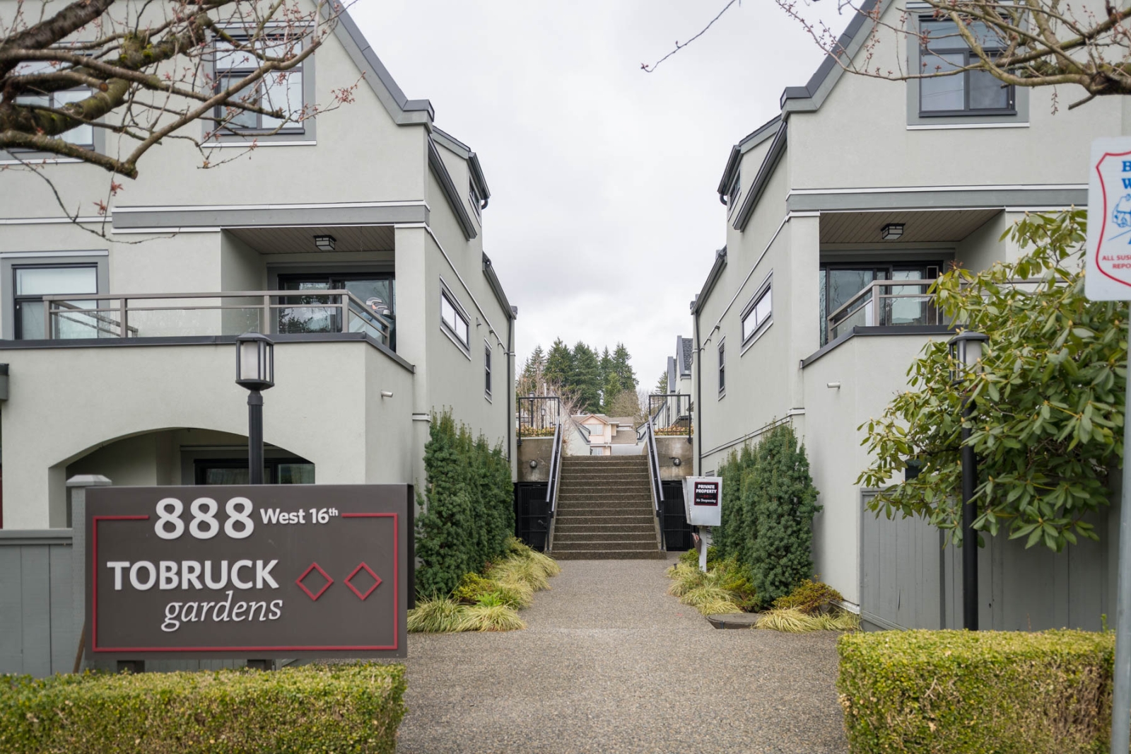 Tobruck Gardens | 888 16th Street West, North Vancouver | YouLive.ca