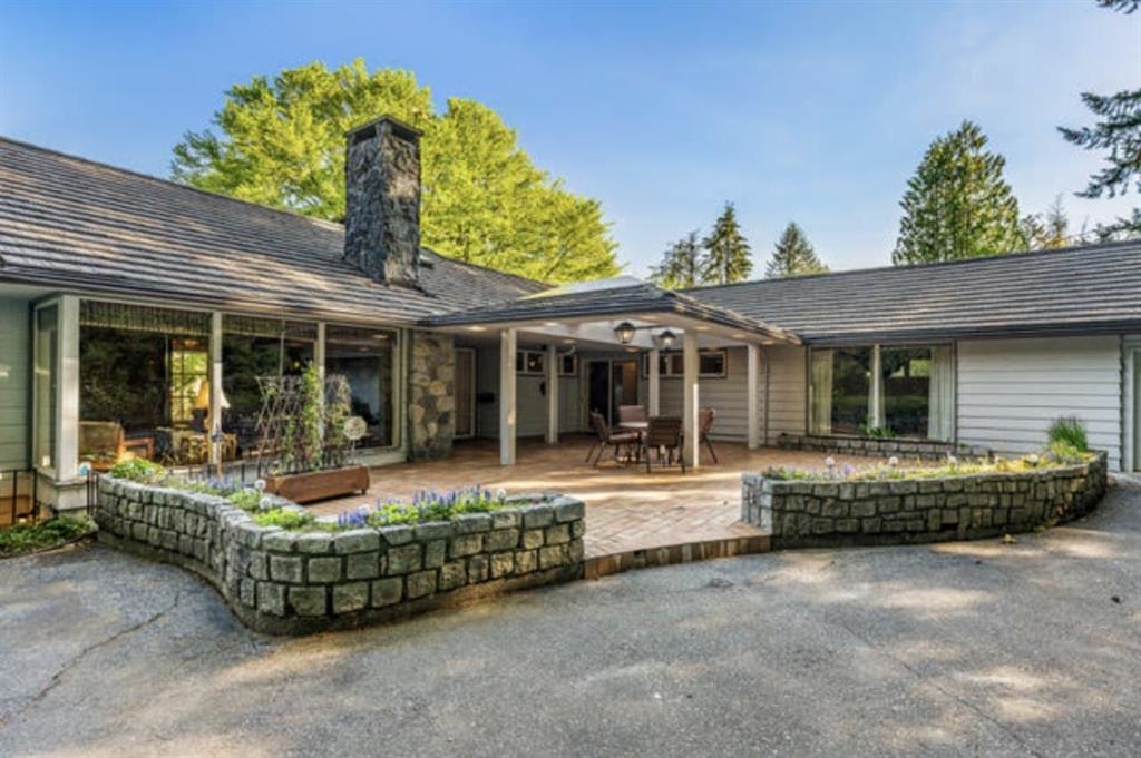 375 Stevens Drive, West Vancouver for Rent | MLS# R2973958 | YouLive.ca